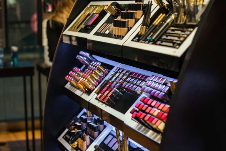 What Is Cross Merchandising? 10 Tips to Cross Merchandise Efficiently