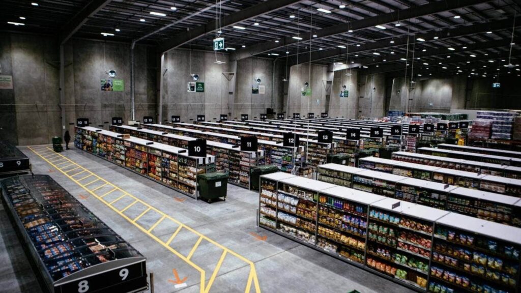 Dark stores in retail: Concept, benefits, challenges, strategies 2025