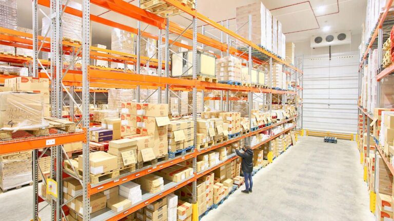 Dark stores in retail: Concept, benefits, challenges, strategies 2025